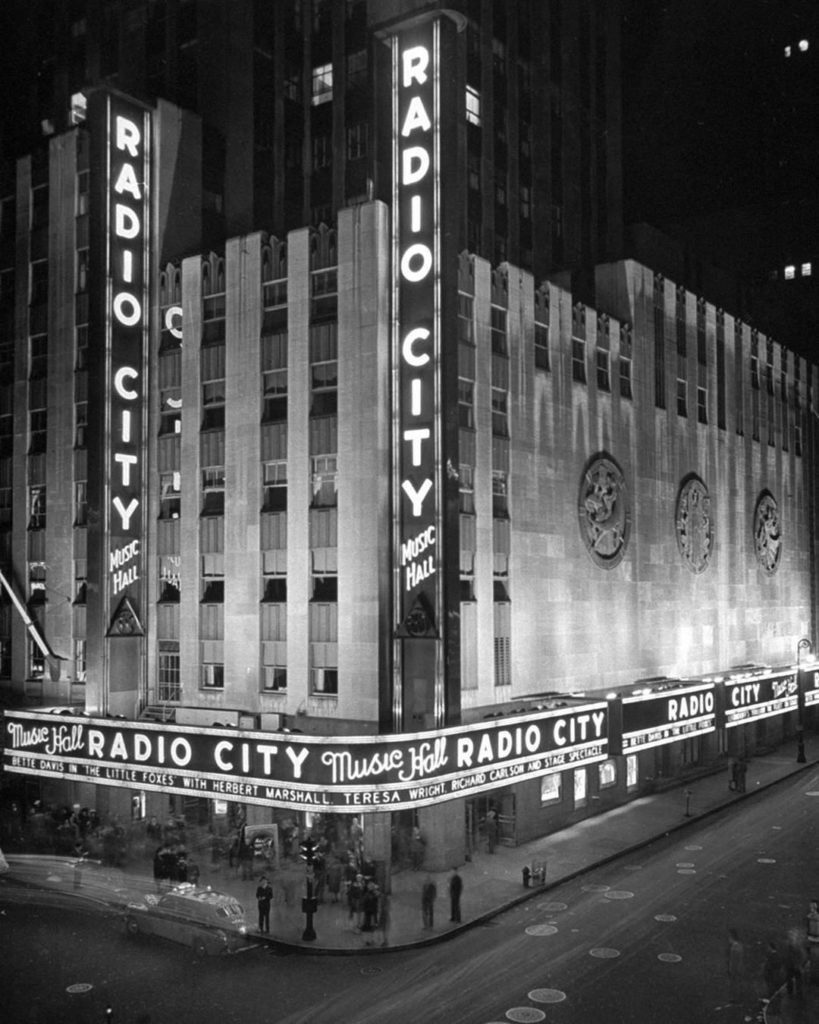 Architecture in Art: Mark Daly's Radio City Music Hall, First Snow ...